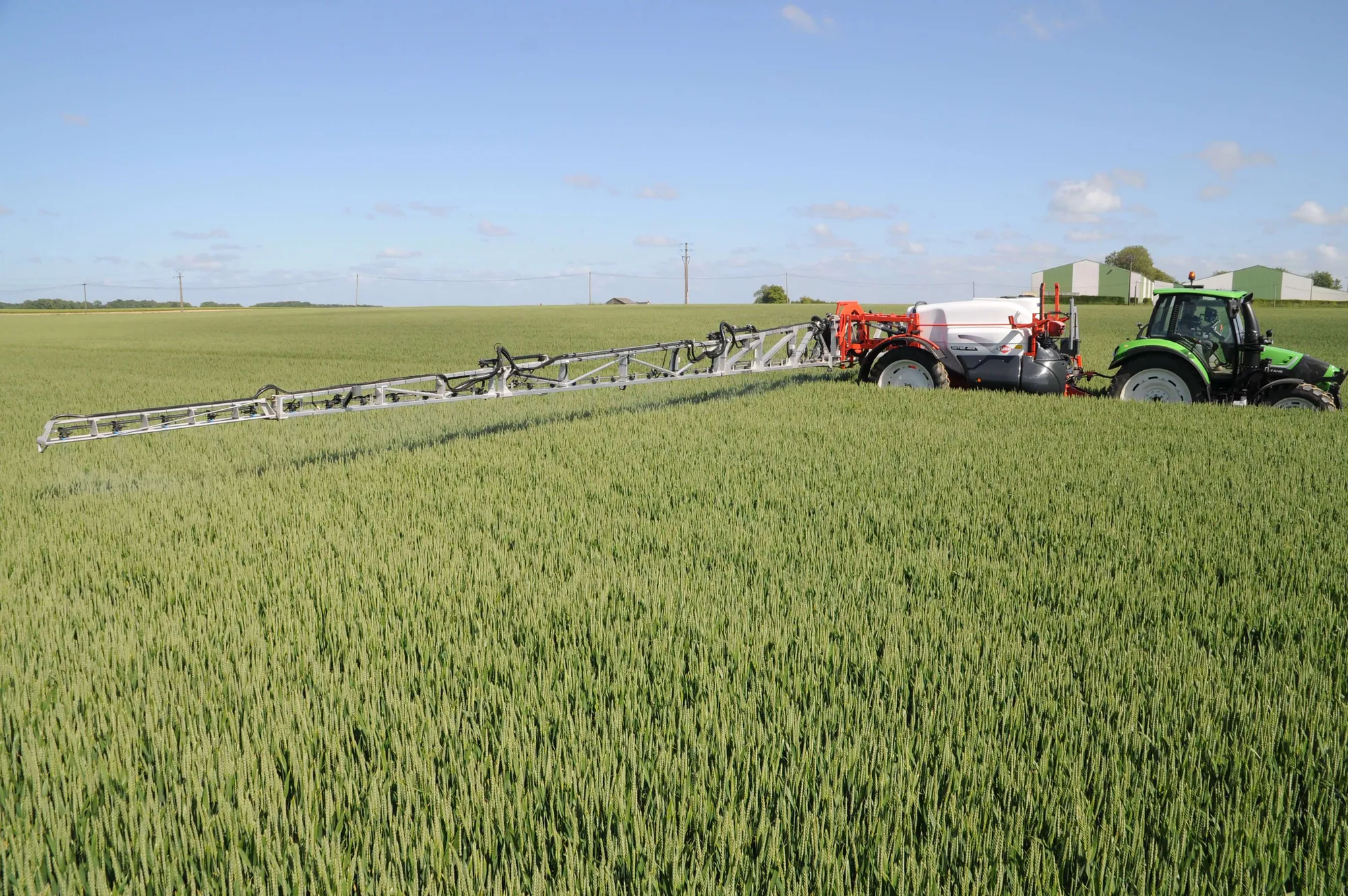 Metris trailed 4100l boom sprayer | Rovic